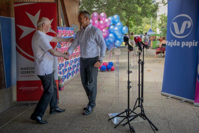 Egy évig ellátja higiéniai papírtermékkel az esélyteremtő ...