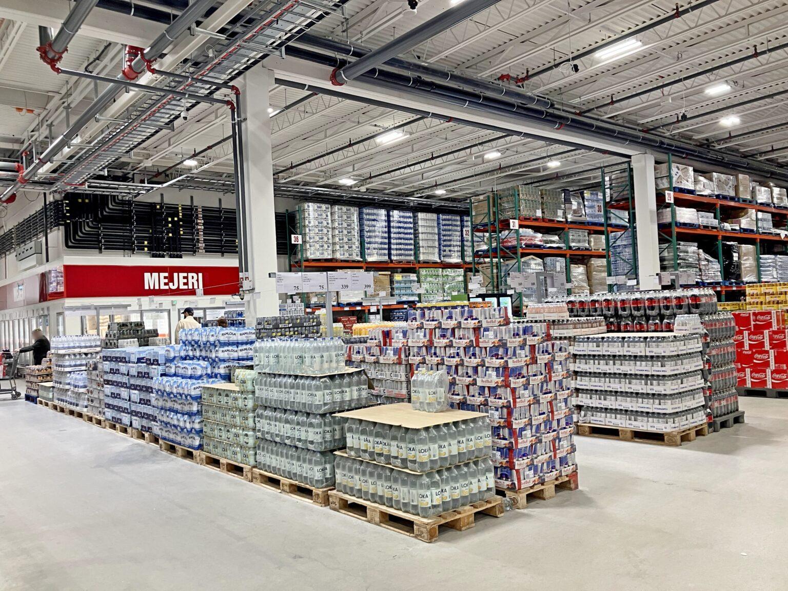 Store visit at American retail giant Costco Wholesale in Sweden ...