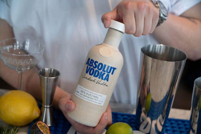 Absolut Vodka Tests Paper-Based Cap And Bottle Duo - Trademagazin